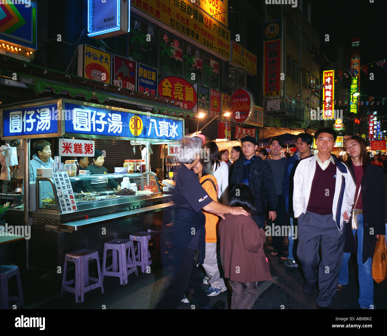 Kaohsiung taiwan people walking hi-res stock photography and images - Alamy