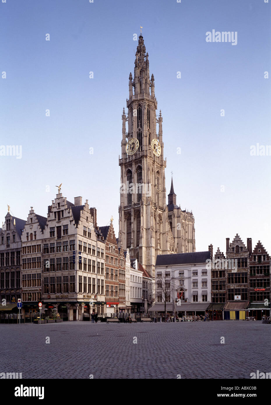 Antwerpen marktplatz hi-res stock photography and images - Alamy