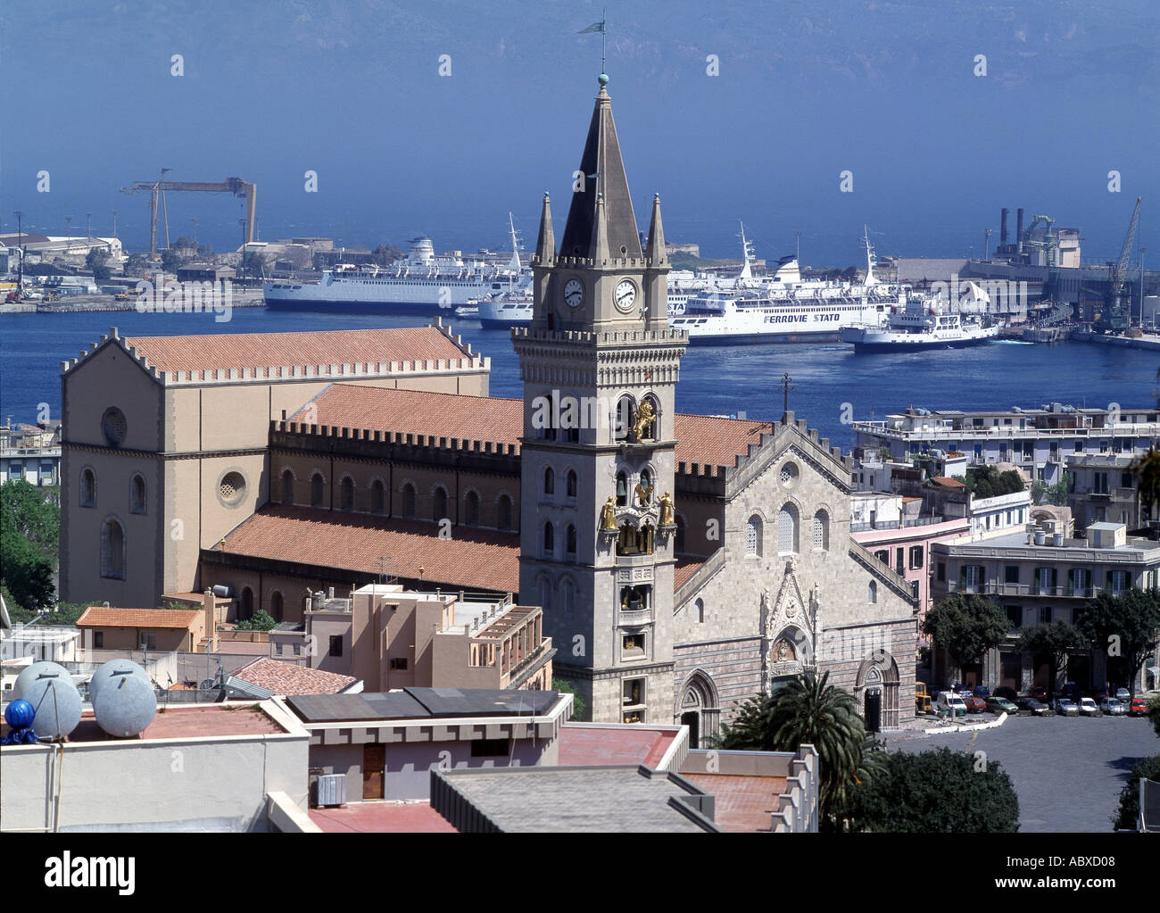 Messina, Dom, Nord-Ostansicht Stock Photo - Alamy