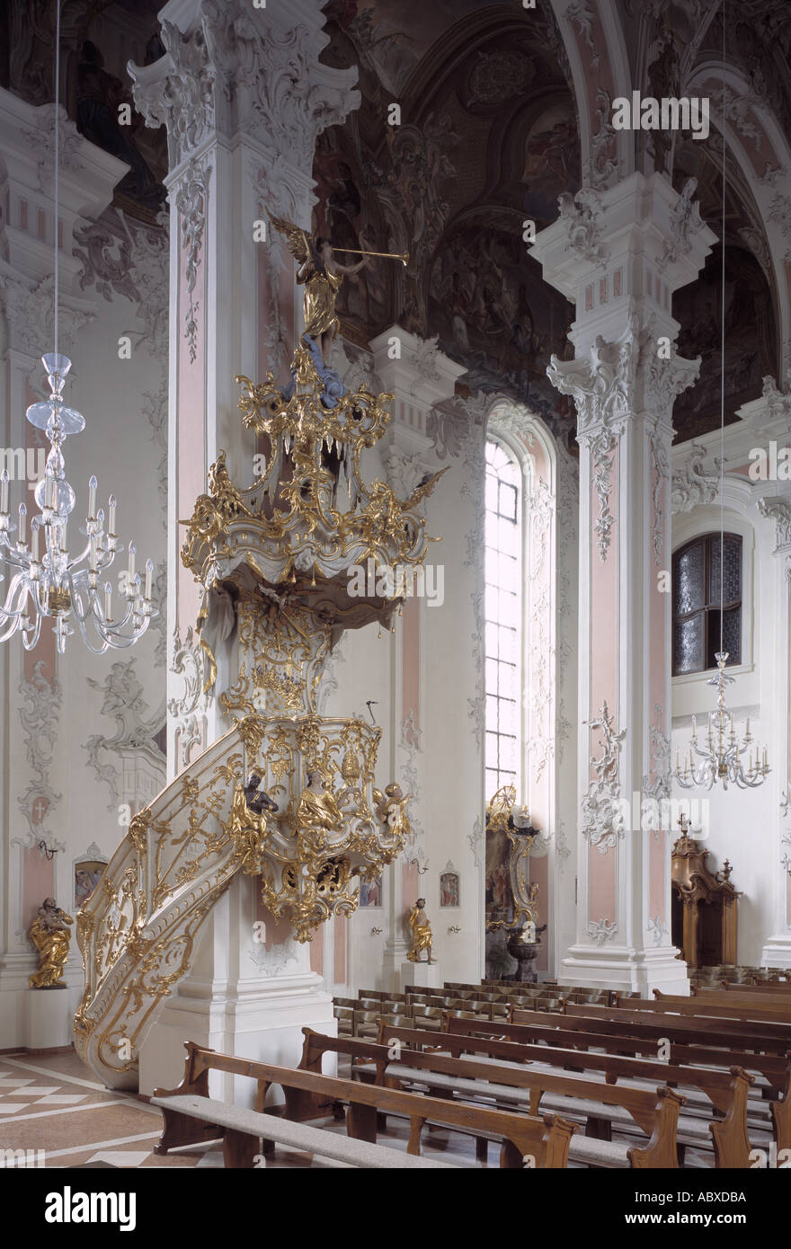 Mainz, Pfarrkirche St. Peter, Blick vom Chorraum auf Kanzel und ...