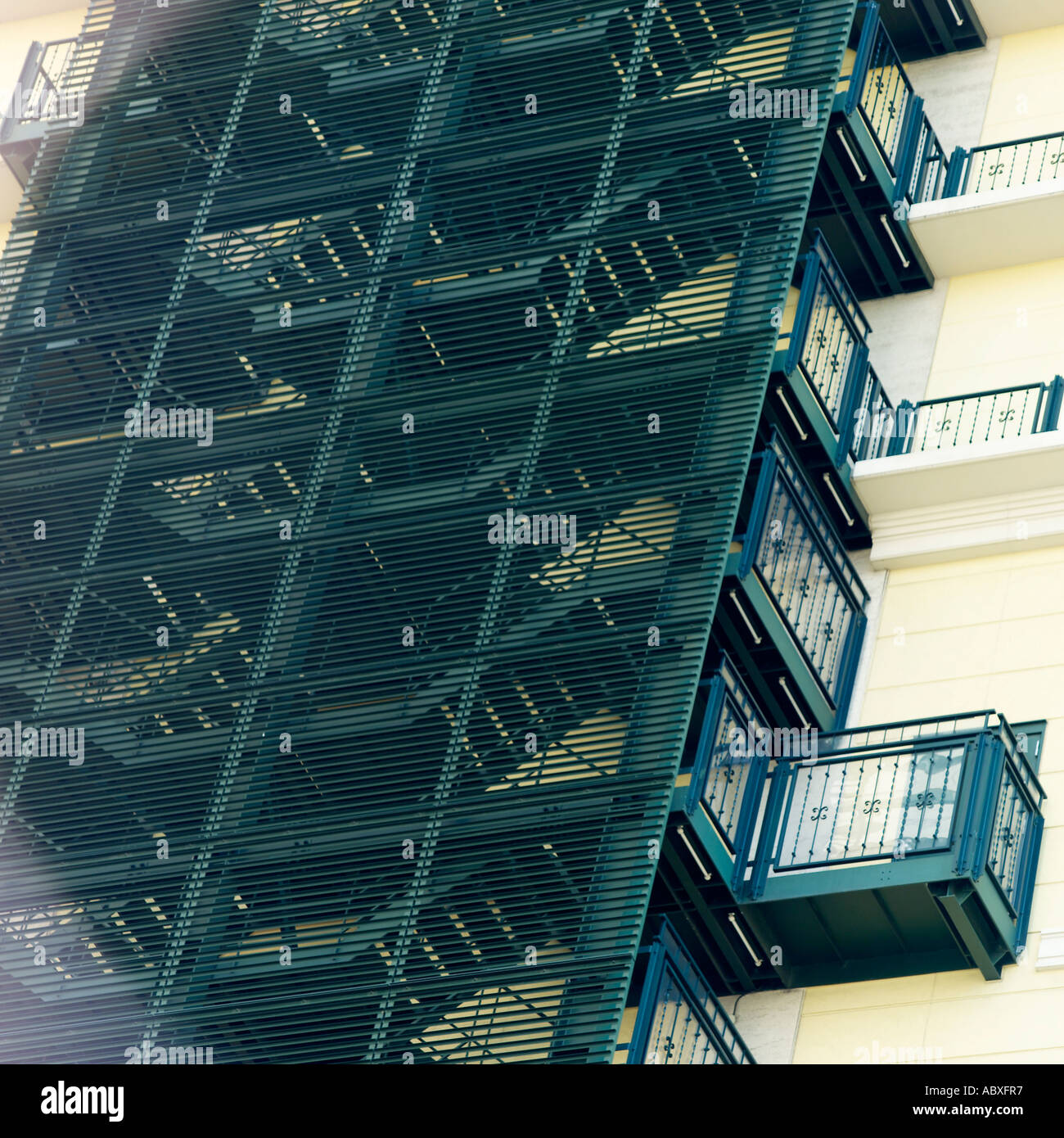 Building on fire japan hi-res stock photography and images - Alamy