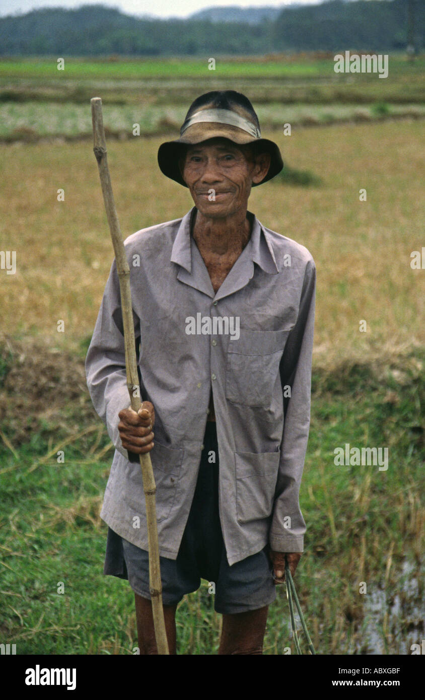 Portrait of an elderly farmer in Vietnam Stock Photo - Alamy