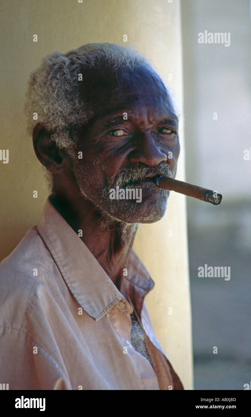 Cuban tobacco smoking in trinidad hi-res stock photography and images ...