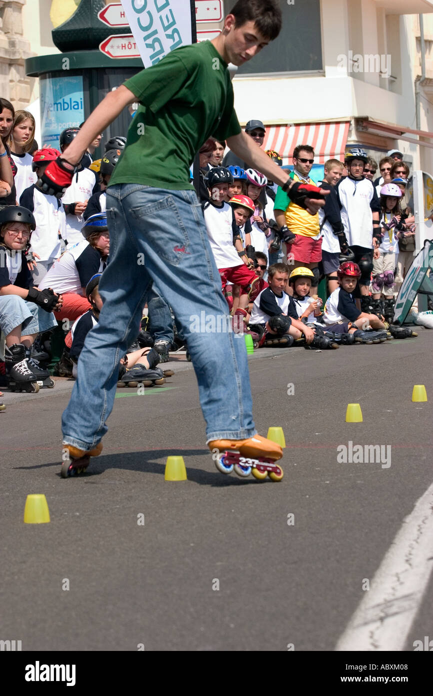 Girl rollerblading stunt hi-res stock photography and images - Alamy
