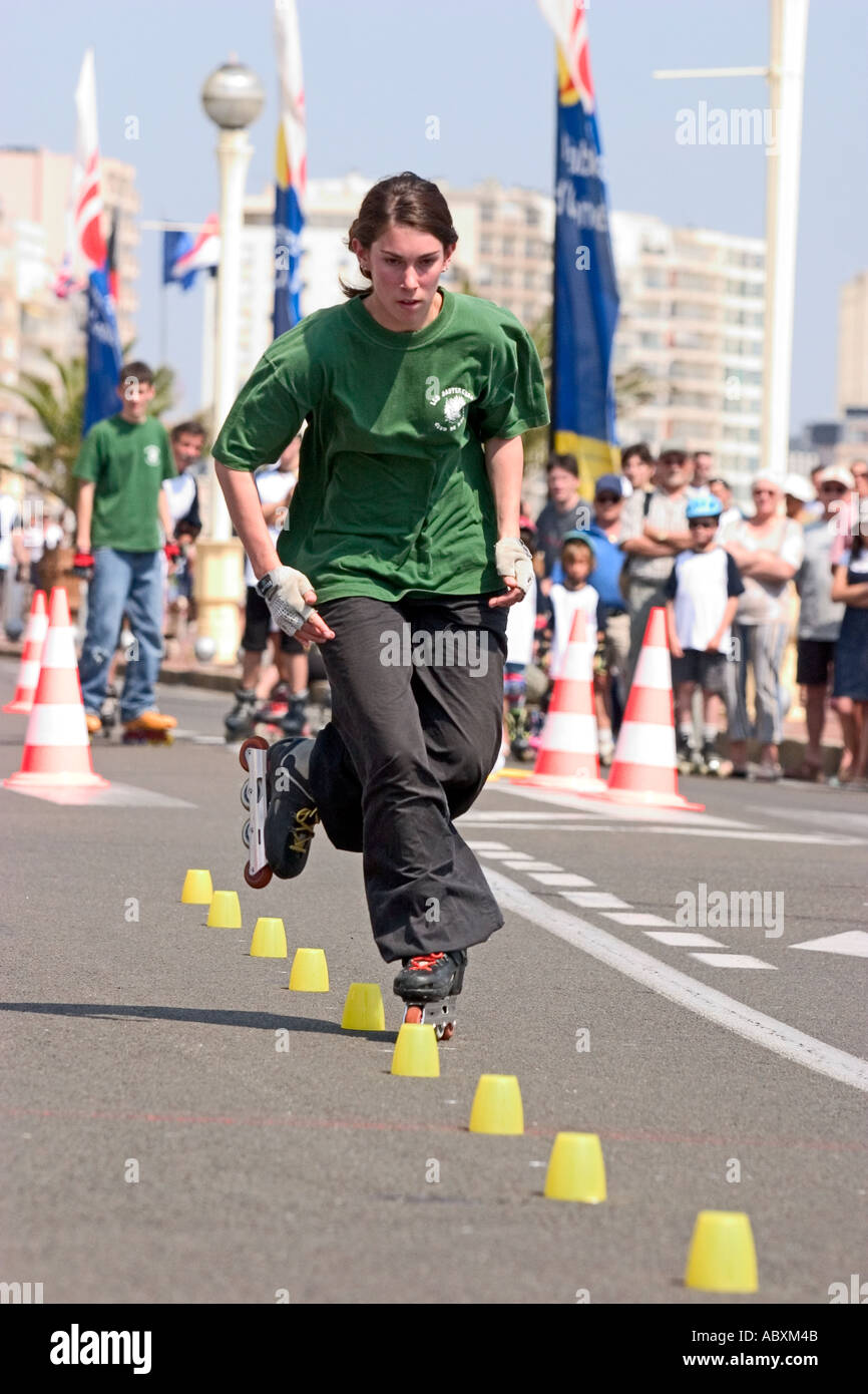 Girl rollerblading stunt hi-res stock photography and images - Alamy