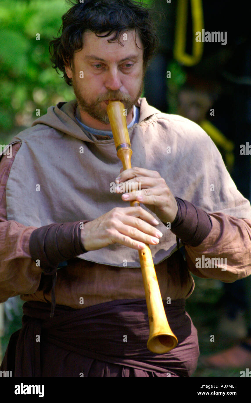 Musician with shawm hi-res stock photography and images - Alamy