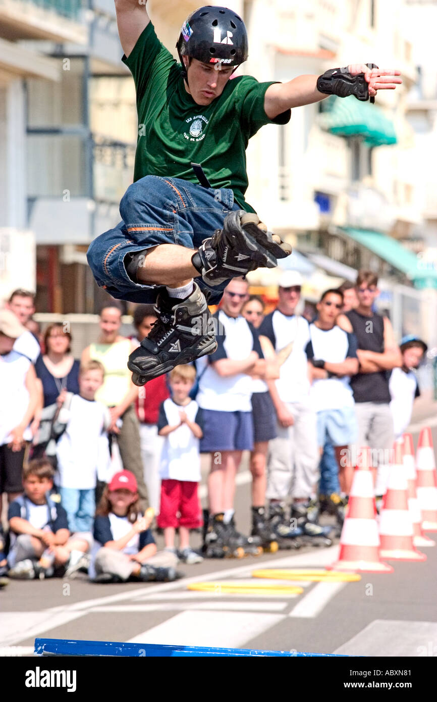 Roller skater jumping a ramp Stock Photo - Alamy
