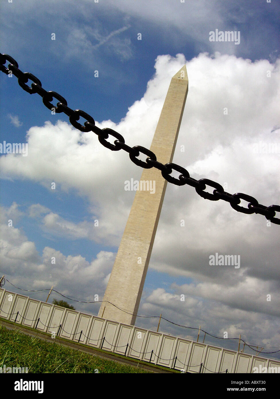 Washington Monument Behind a Chain Washington DC USA Stock Photo - Alamy