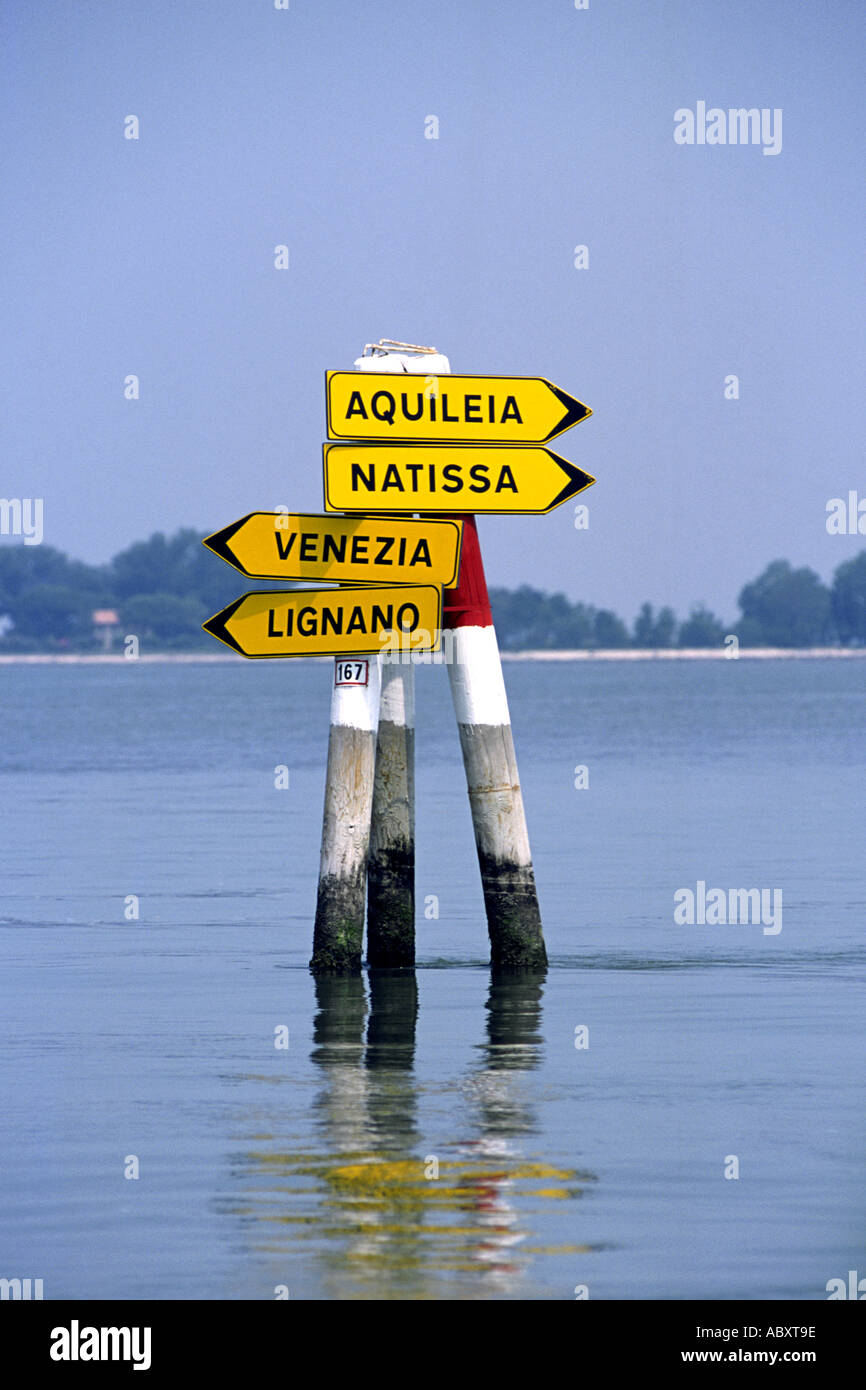 Direction signs in venice italy hi-res stock photography and images - Alamy