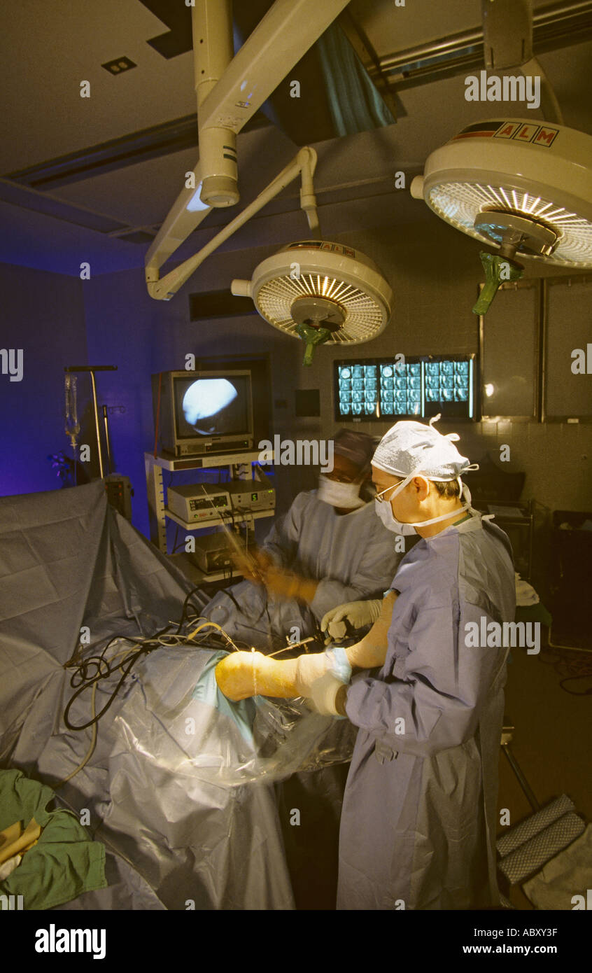 doctor in operating room performing athroscopic surgery Stock Photo - Alamy