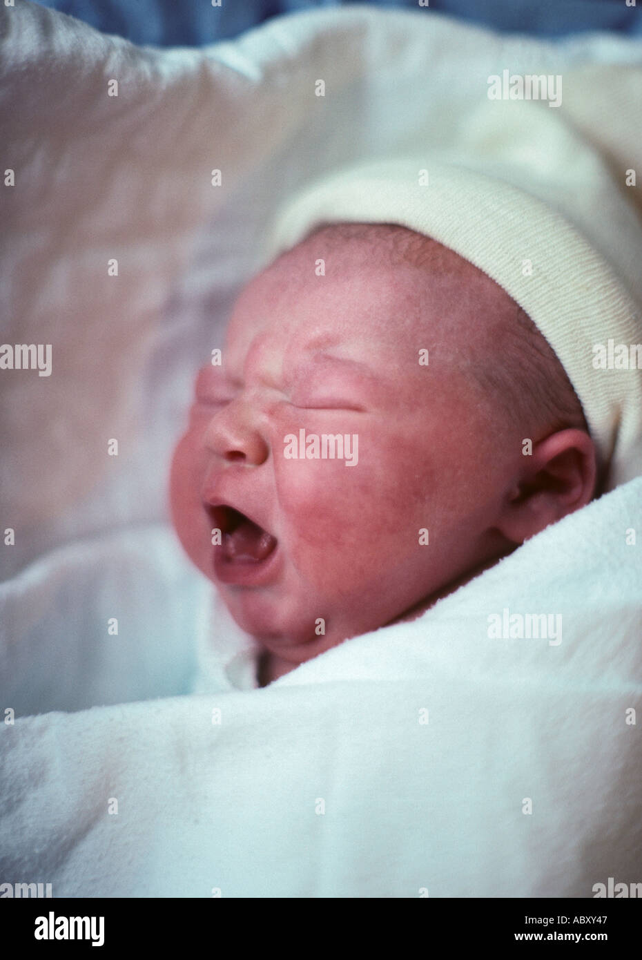 newborn baby mouth open crying Stock Photo - Alamy