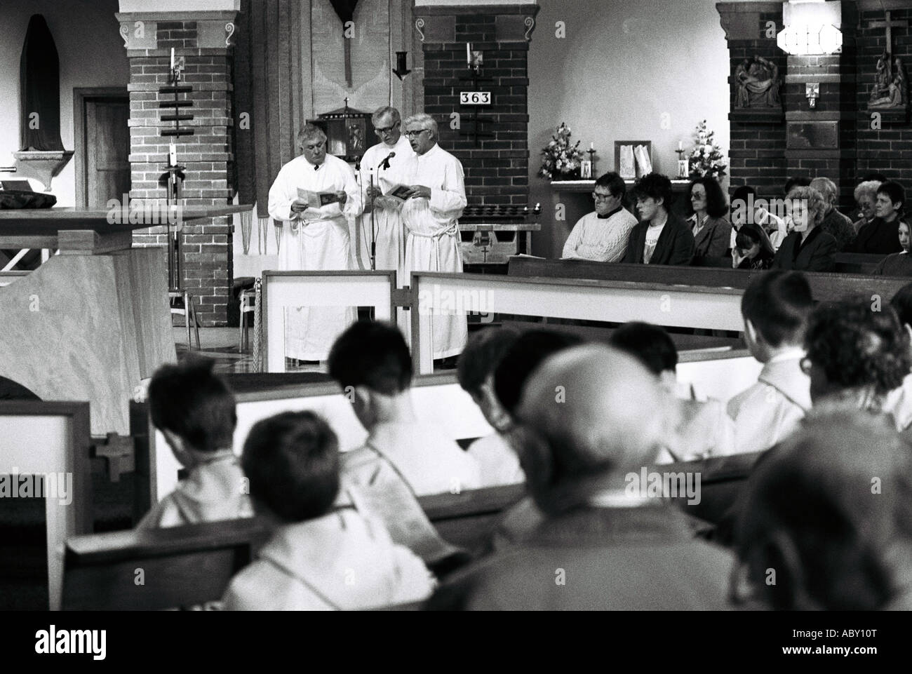 Sunday service choir hi-res stock photography and images - Alamy