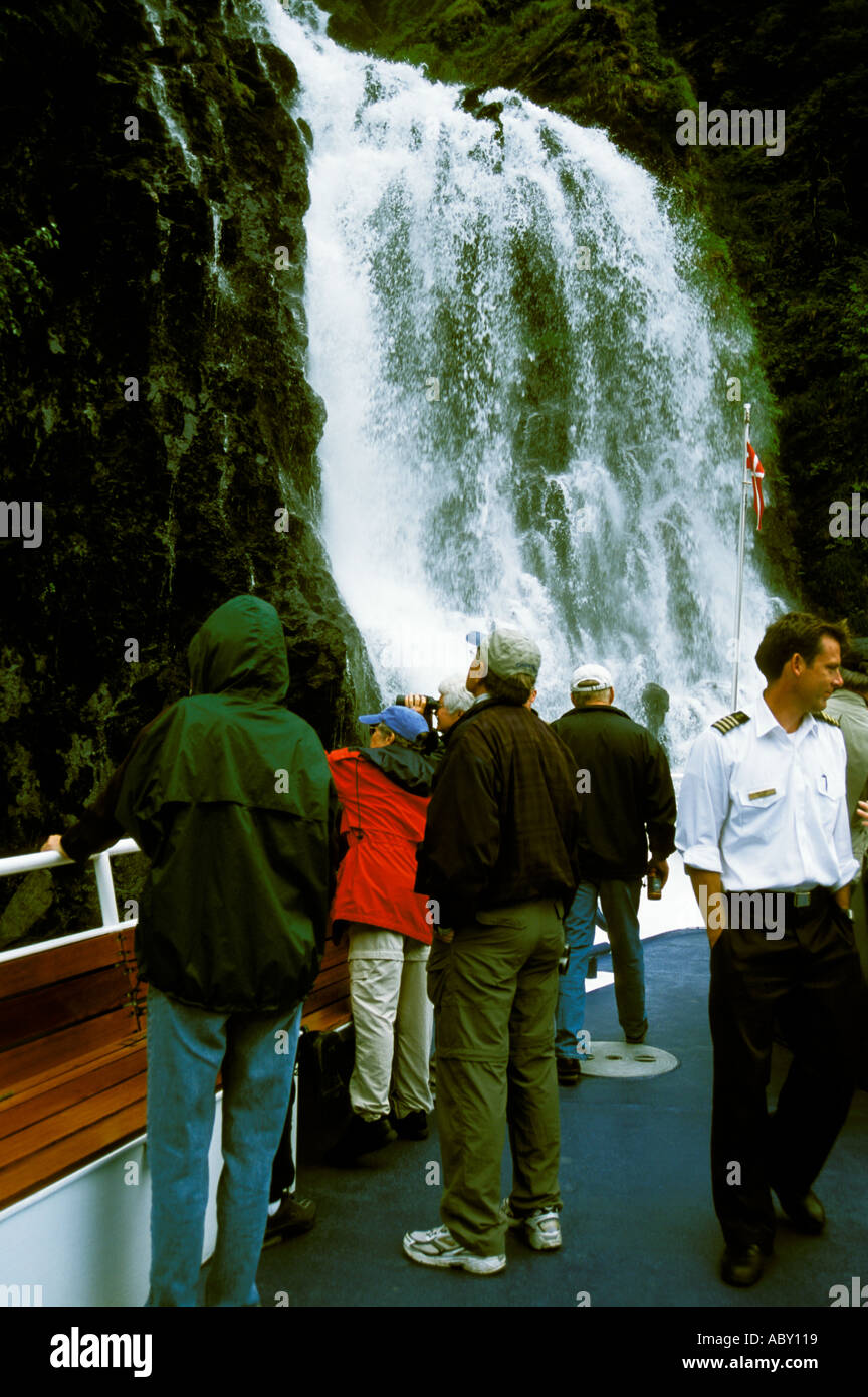 Crew members of ship hi-res stock photography and images - Alamy