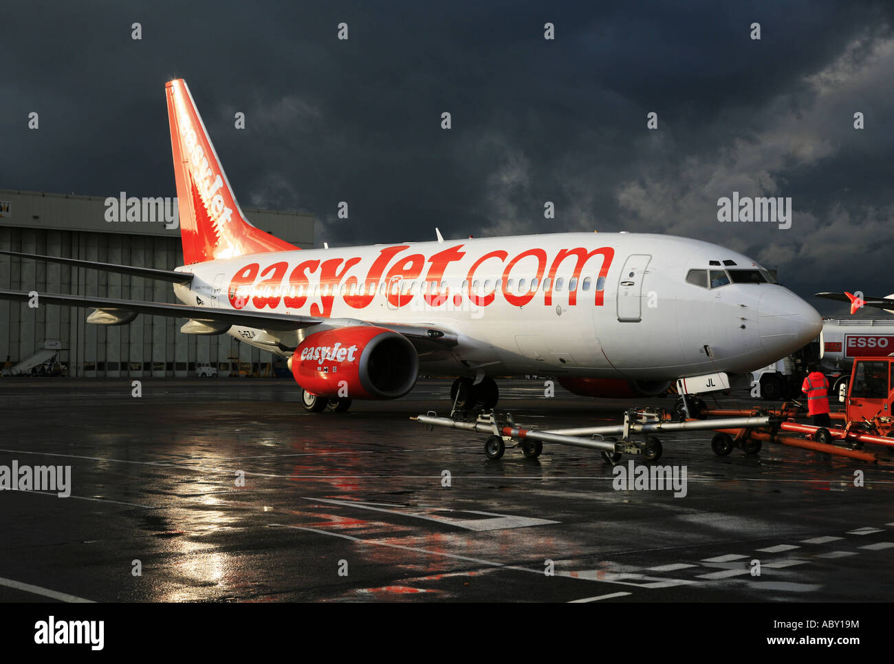 Easyjet plane at Luton airport Stock Photo - Alamy