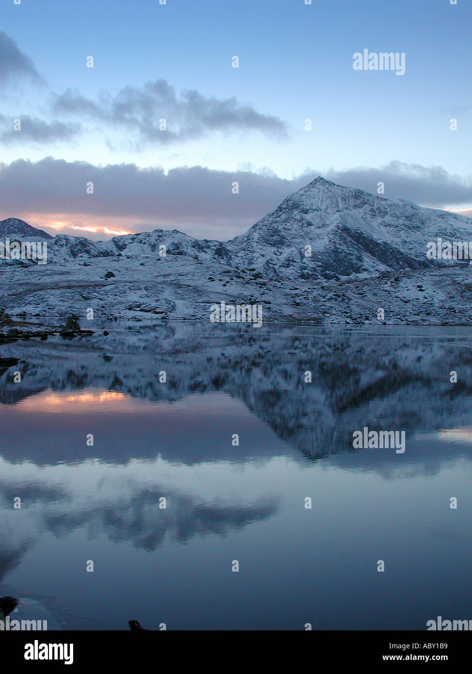 Llyn cwm ffynnon hi-res stock photography and images - Alamy