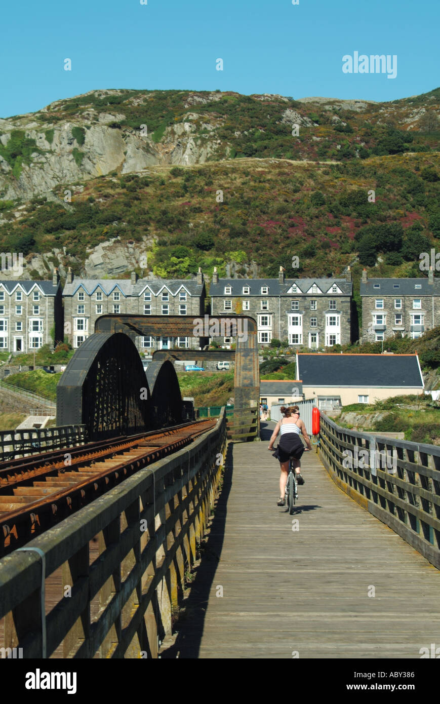 Railway linking morfa mawddach and barmouth hi-res stock photography ...