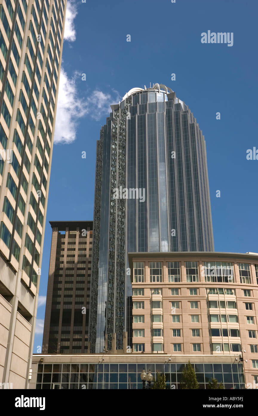 High rise building modern reflection hi-res stock photography and ...