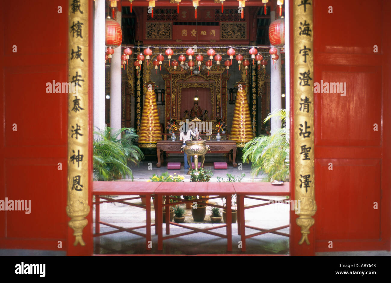 Malaysia Prayer At Chinese Temple Georgetown Penang Stock Photo - Alamy