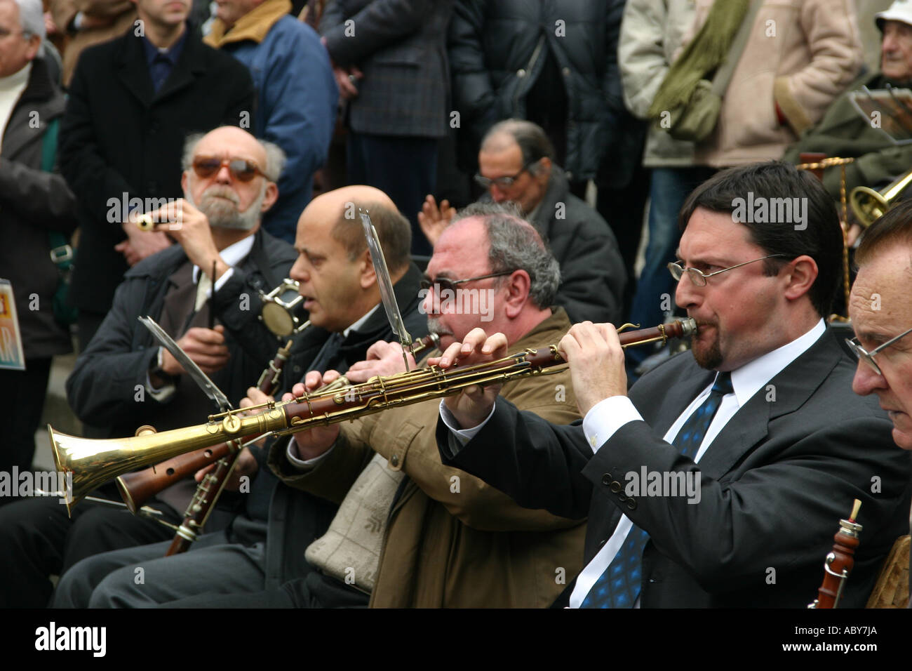 Barcelona traditional dance cathedral hi-res stock photography and ...