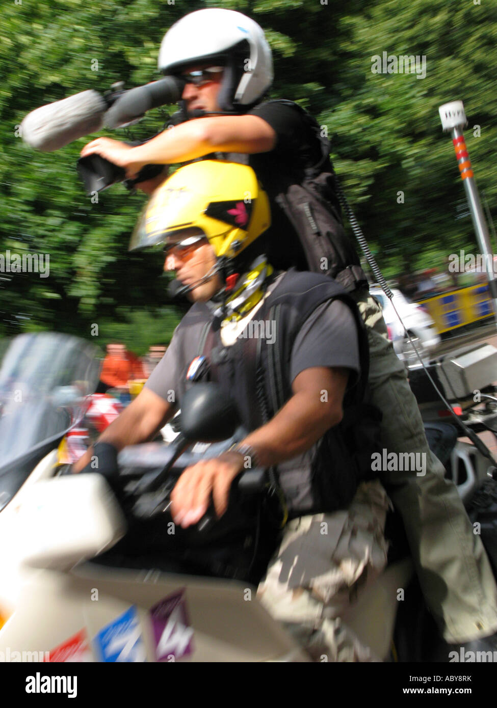 Cameraman filming tour de france hi-res stock photography and images ...