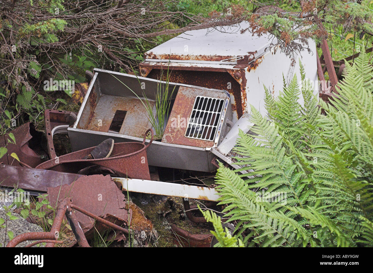 Dumped refrigerator hi-res stock photography and images - Alamy