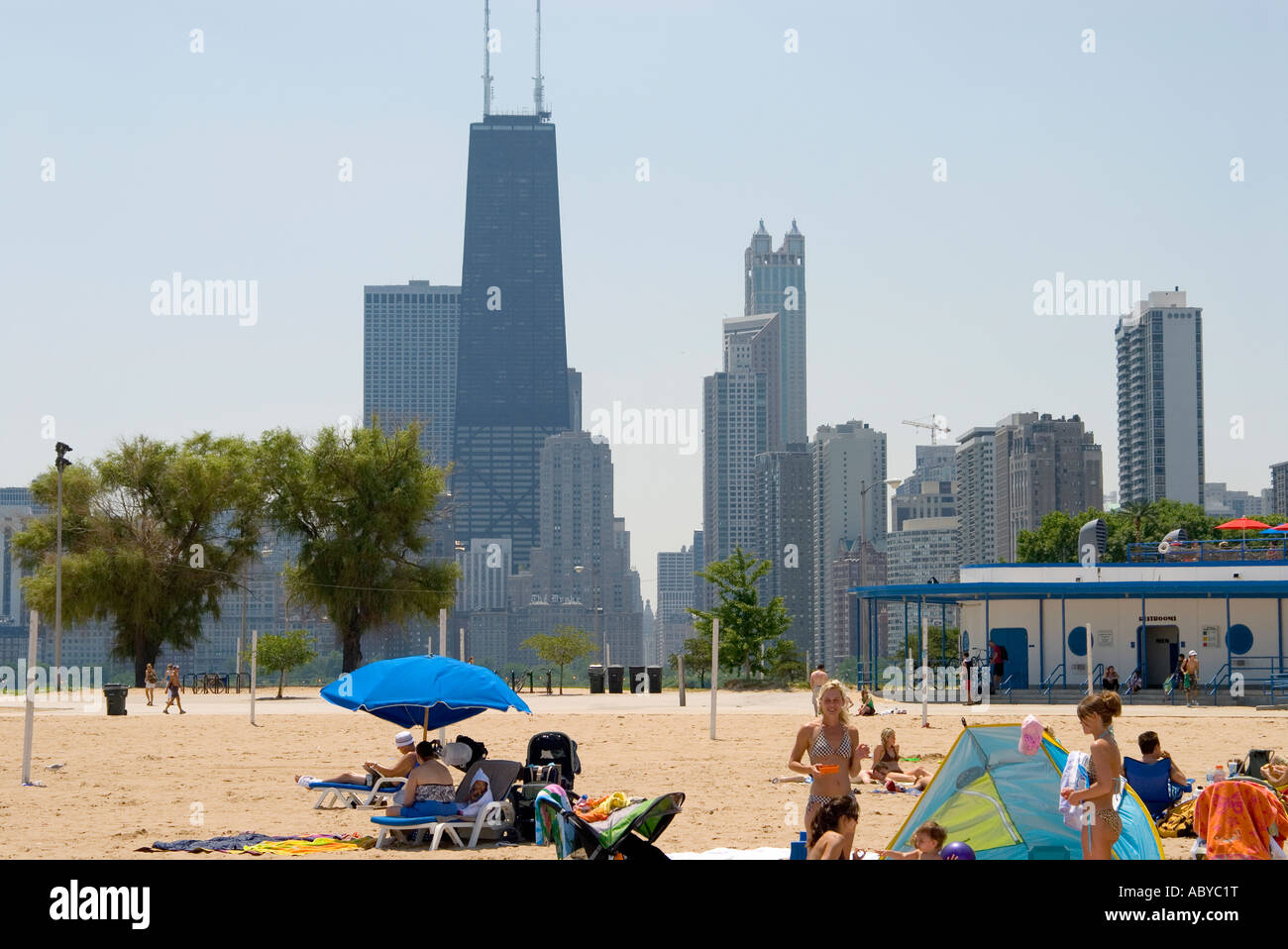 Beach Scene Chicago Stock Photo - Alamy