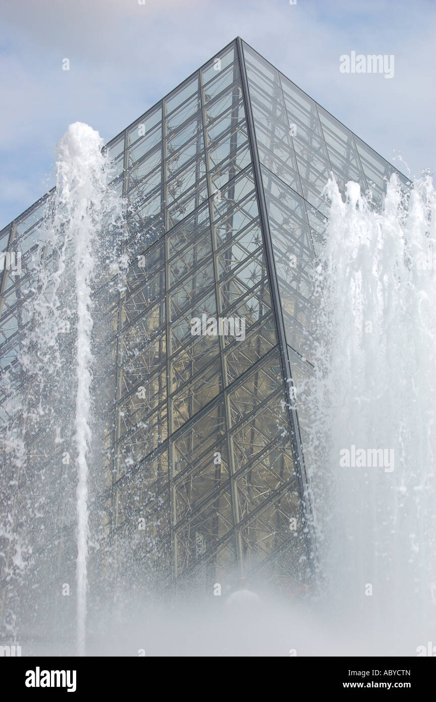 The pyramid and fountains at the Louvre, Paris, France Stock Photo - Alamy