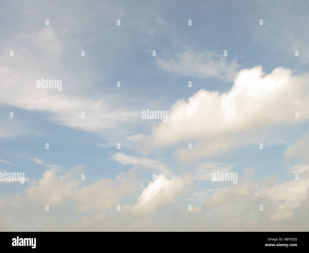 Low flying cumulus clouds Stock Photo - Alamy