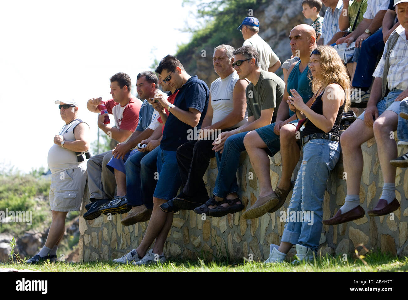 public look at show many people Stock Photo - Alamy
