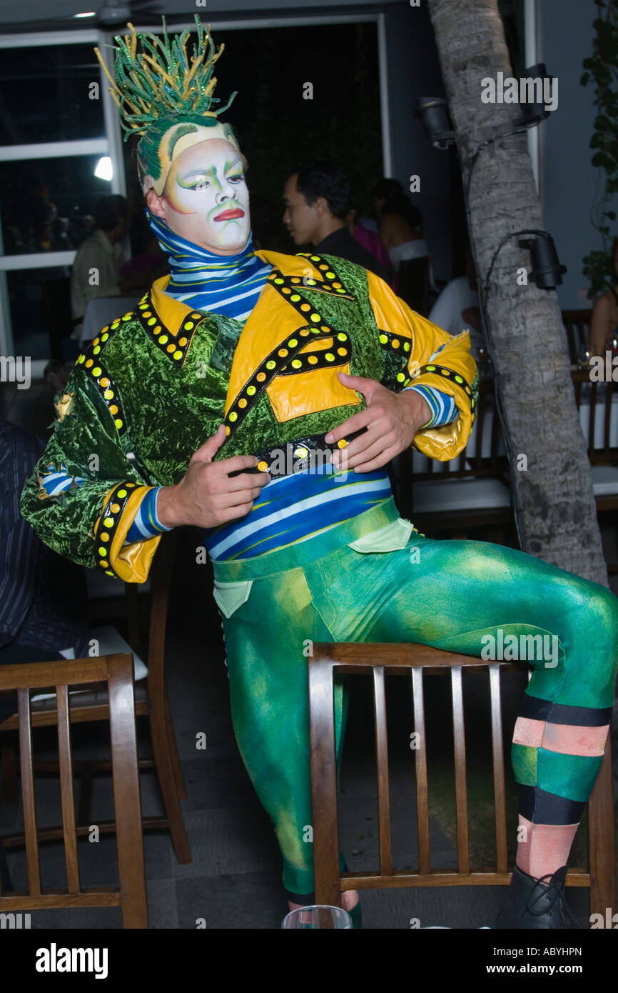 Clown entertaining hi-res stock photography and images - Alamy