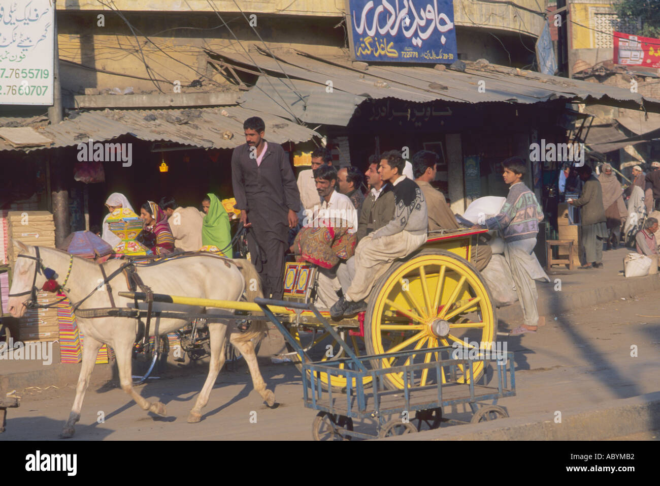 Pakistan Lahore street scene Stock Photo - Alamy
