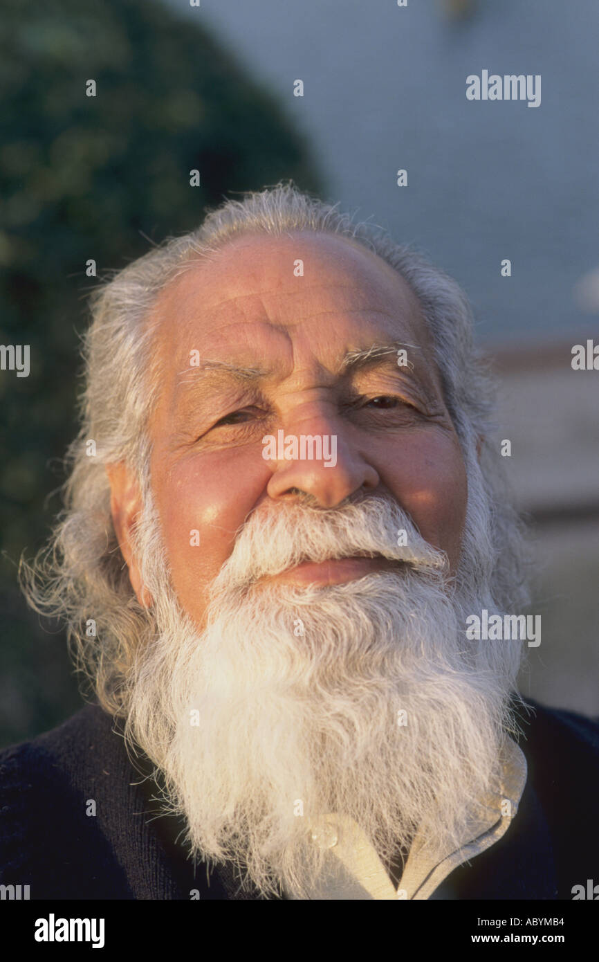 Pakistan Lahore old man portrait Stock Photo - Alamy