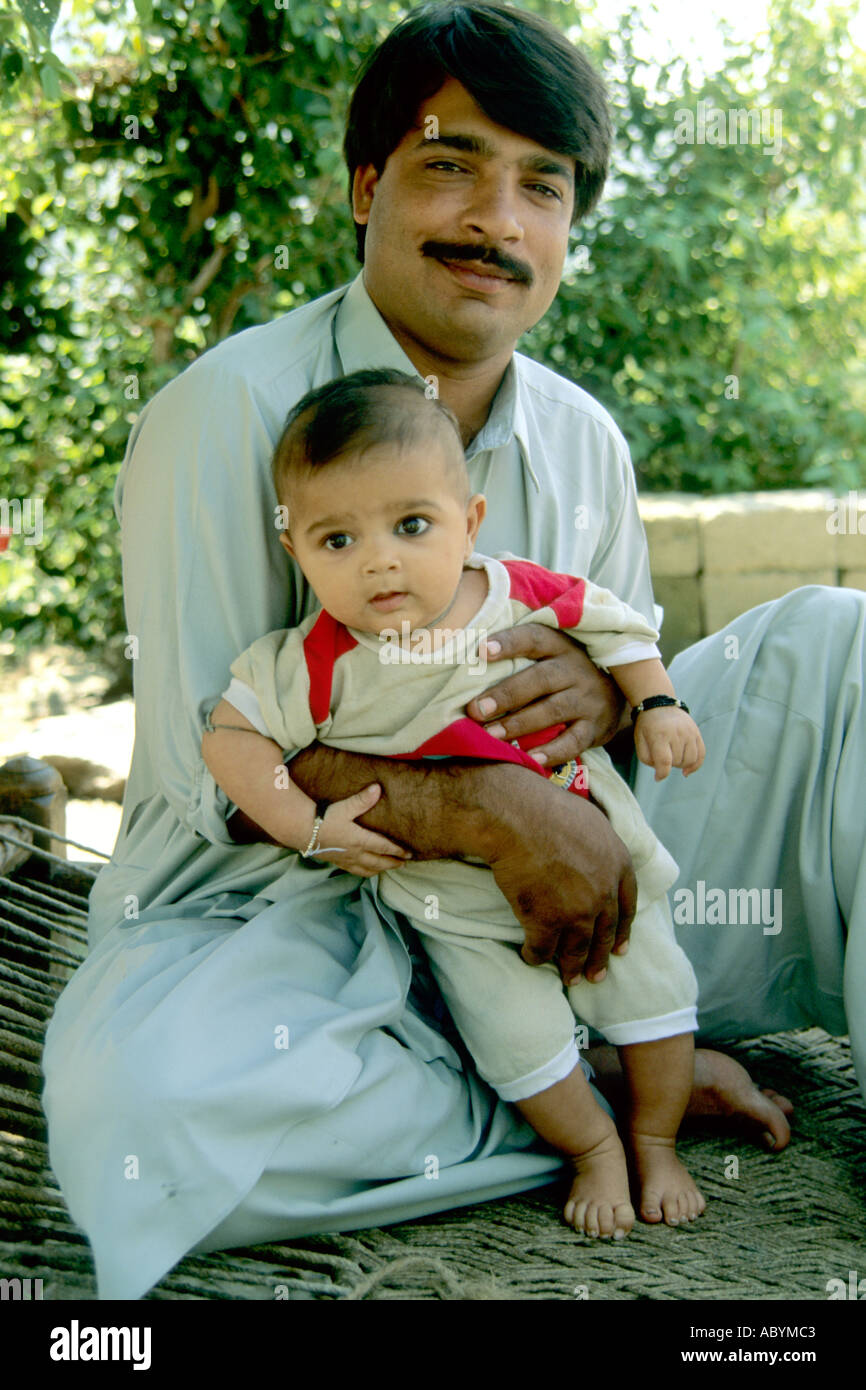 Asia pakistan father son hi-res stock photography and images - Alamy