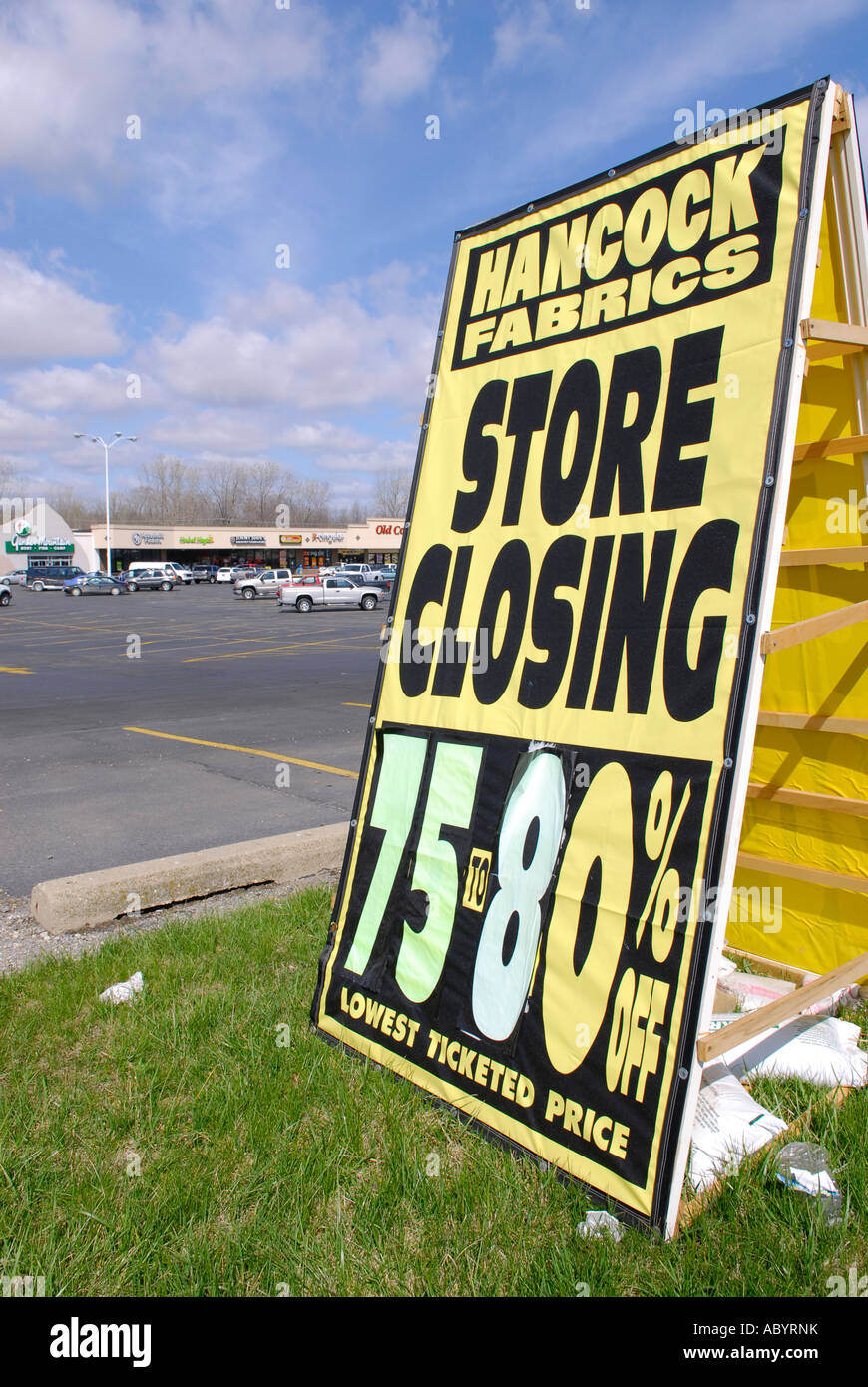 Going out of Business store closing sign Stock Photo - Alamy