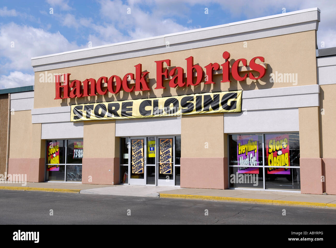 Going out of Business store closing sign Stock Photo - Alamy
