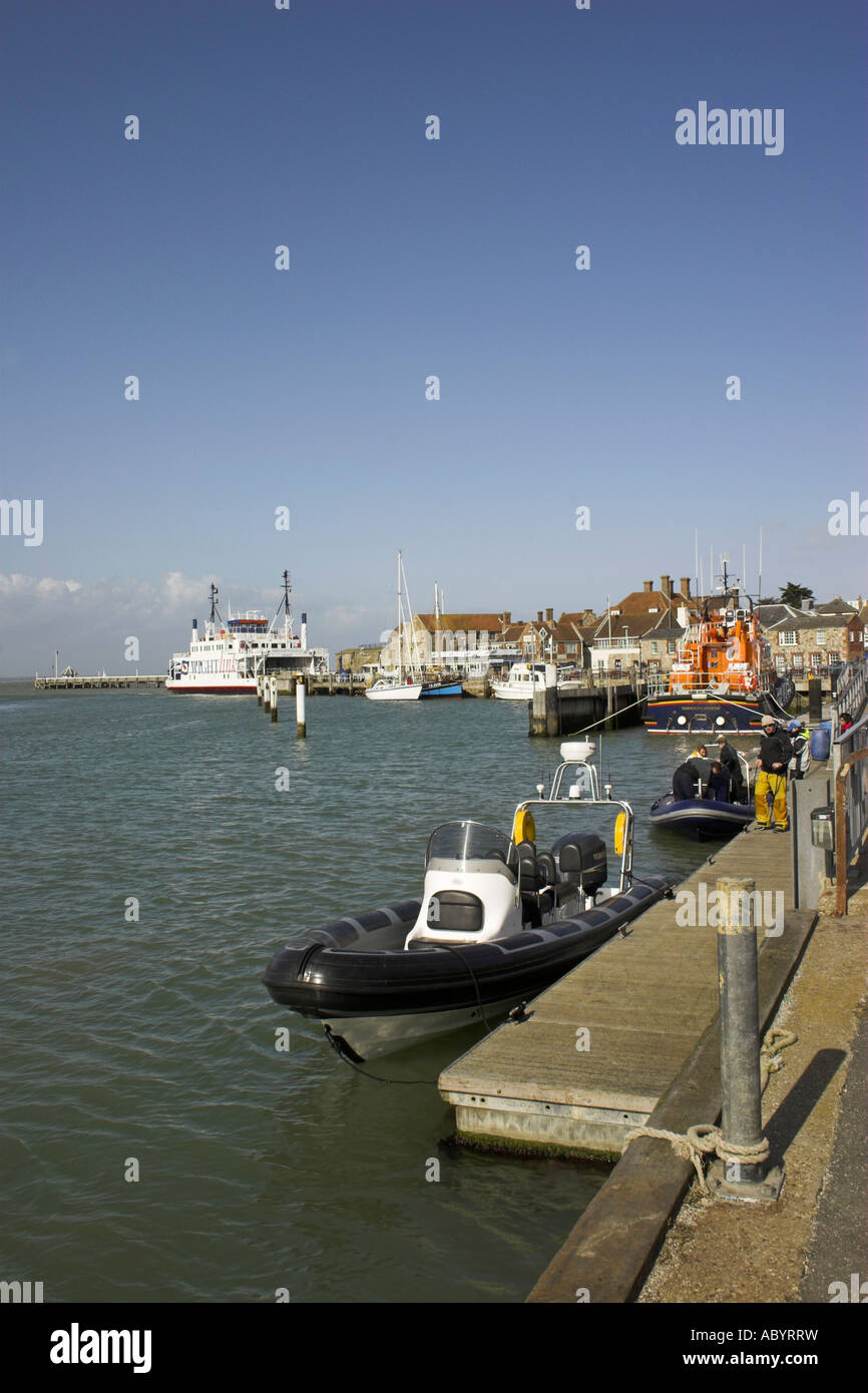 Yarmouth Quay with the Yarmouth to Lymington Ferry & the lifeboat in ...