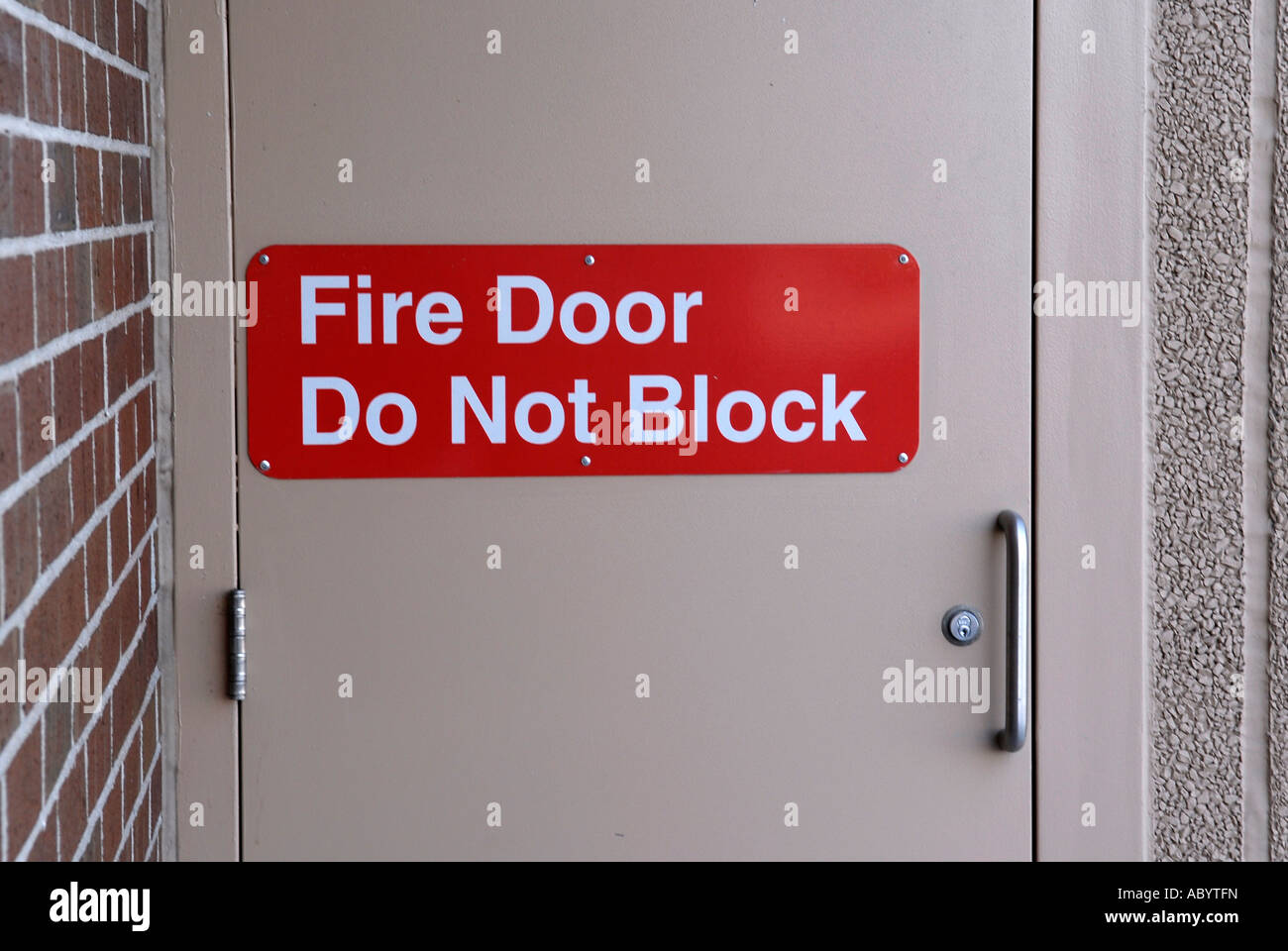 Fire door do not block sign Stock Photo - Alamy