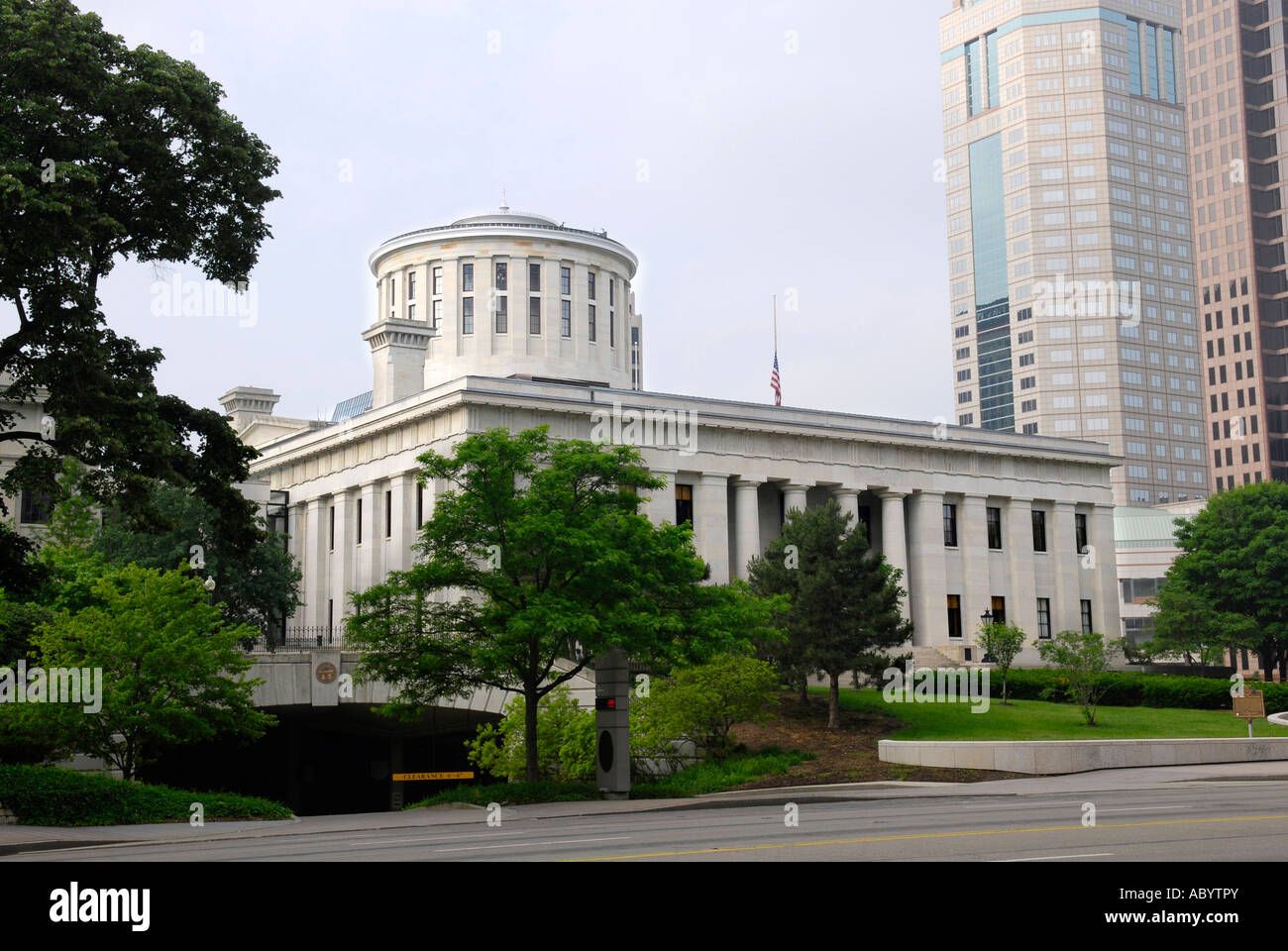 State of ohio capital building hi-res stock photography and images - Alamy