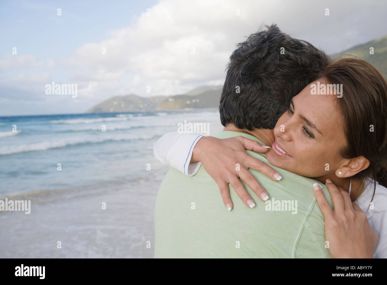 Couple hugging on beach Stock Photo - Alamy