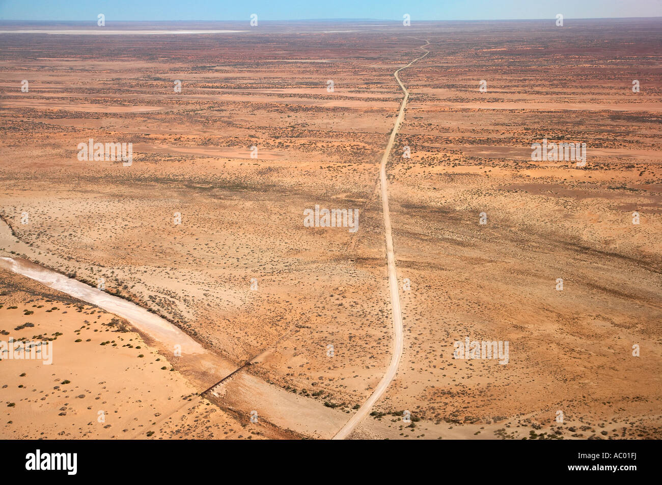 Oodnadatta Track and Old Ghan Train Line near William Creek Outback ...