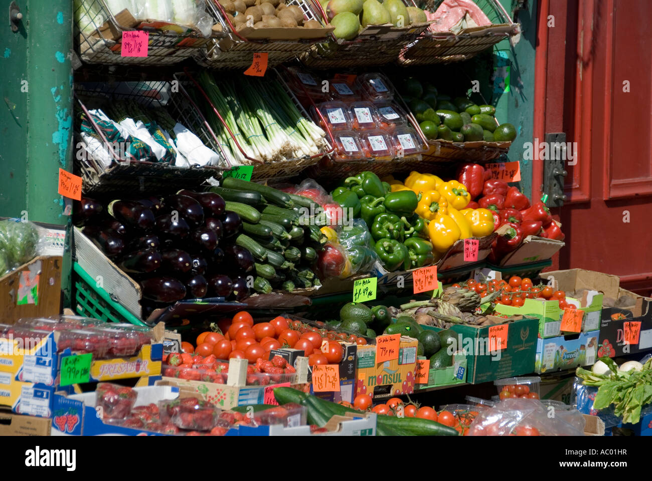 Priced vegetables and fruits hi-res stock photography and images - Alamy