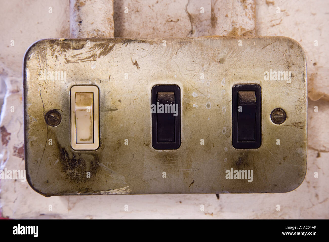 Old light switch hi-res stock photography and images - Alamy
