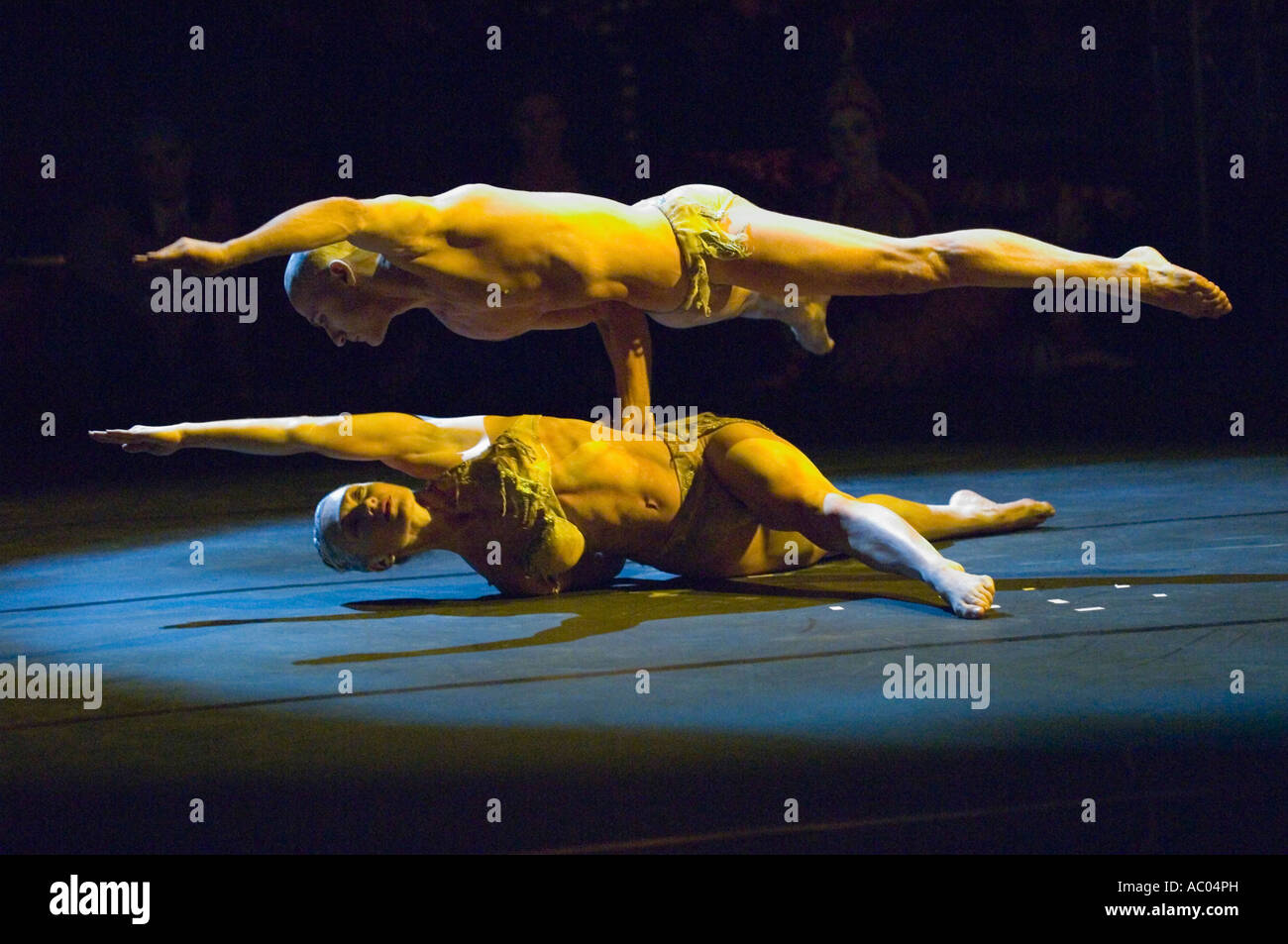 Hand balancing circus hi-res stock photography and images - Alamy