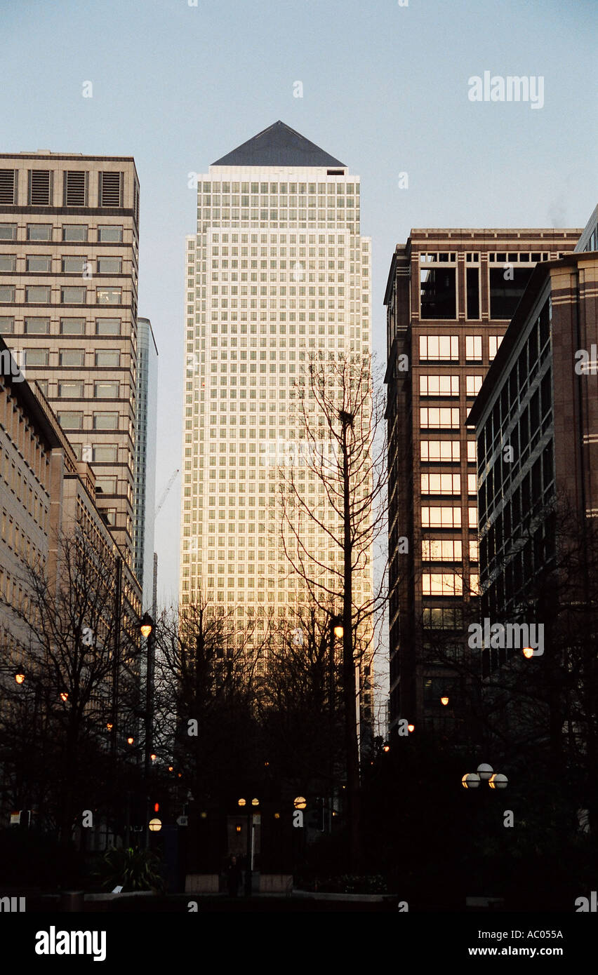 day The 800ft One Canada Square Tower at Canary Wharf Docklands London ...
