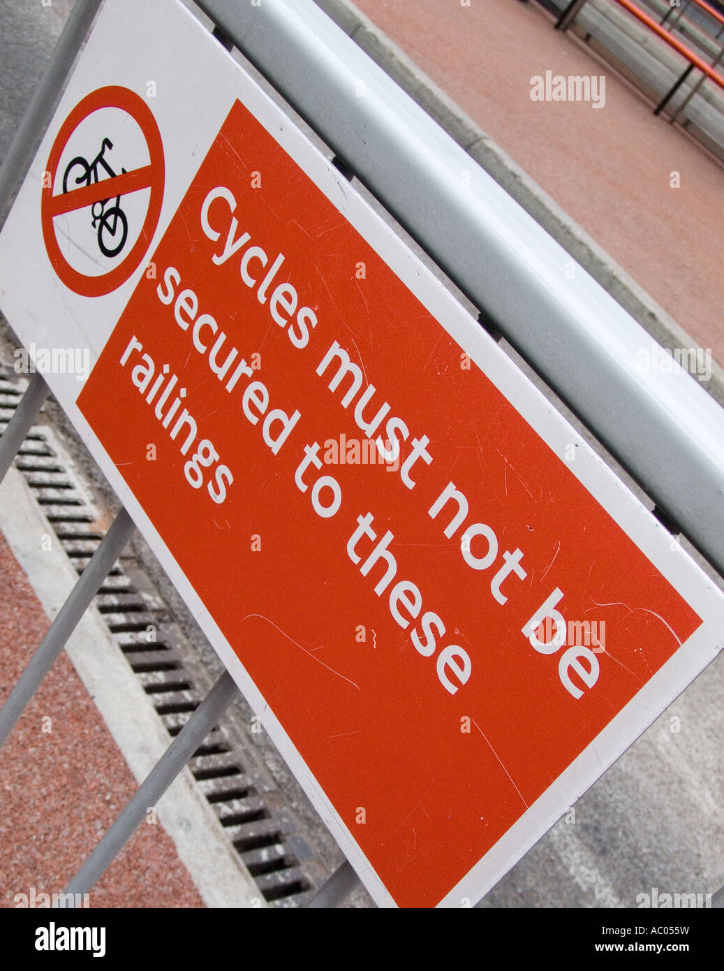 Warning sign to cyclists Stock Photo - Alamy
