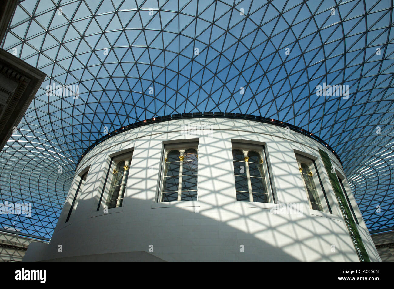 British museum roof hi-res stock photography and images - Alamy