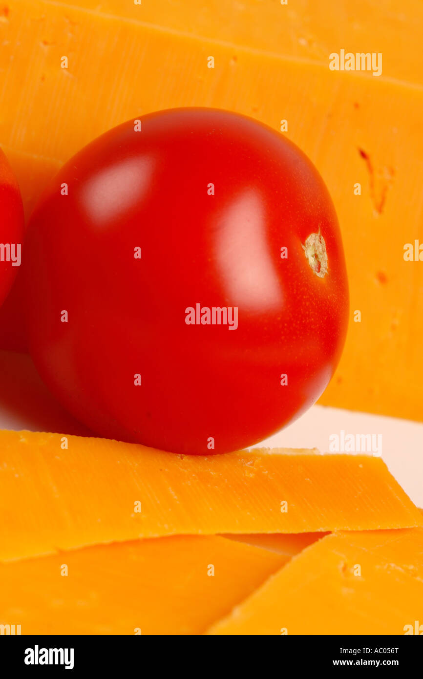 Red Leicester cheese slices and tomato Stock Photo - Alamy