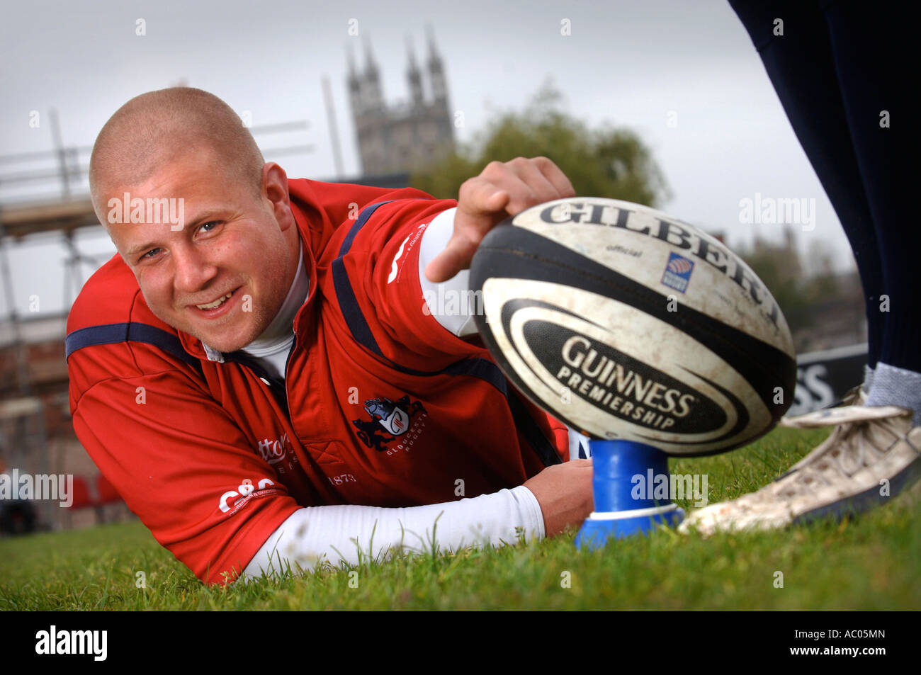 Rugby player kicking conversion hi-res stock photography and images - Alamy
