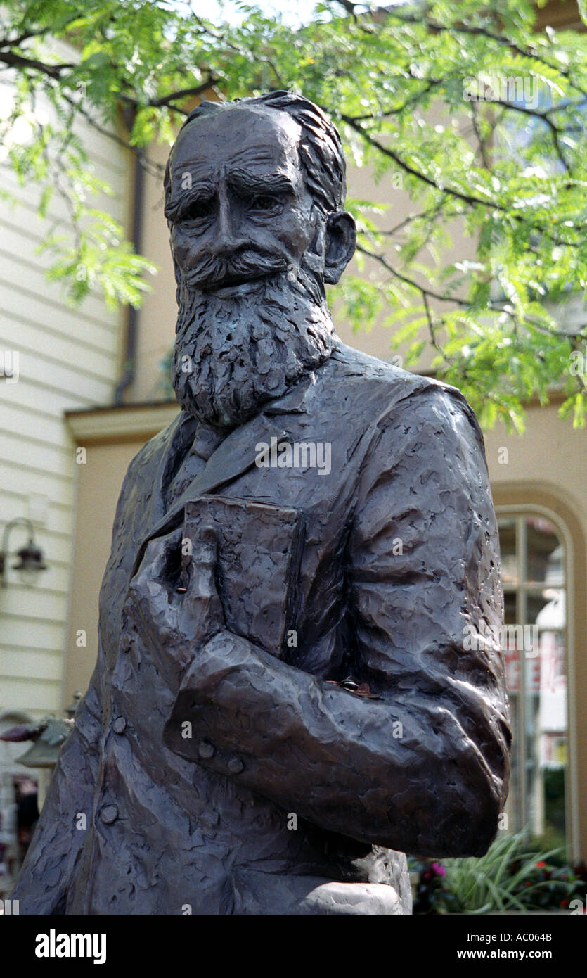 Statue of George Bernard Shaw Niagara on the Lake Ontario Canada Stock ...