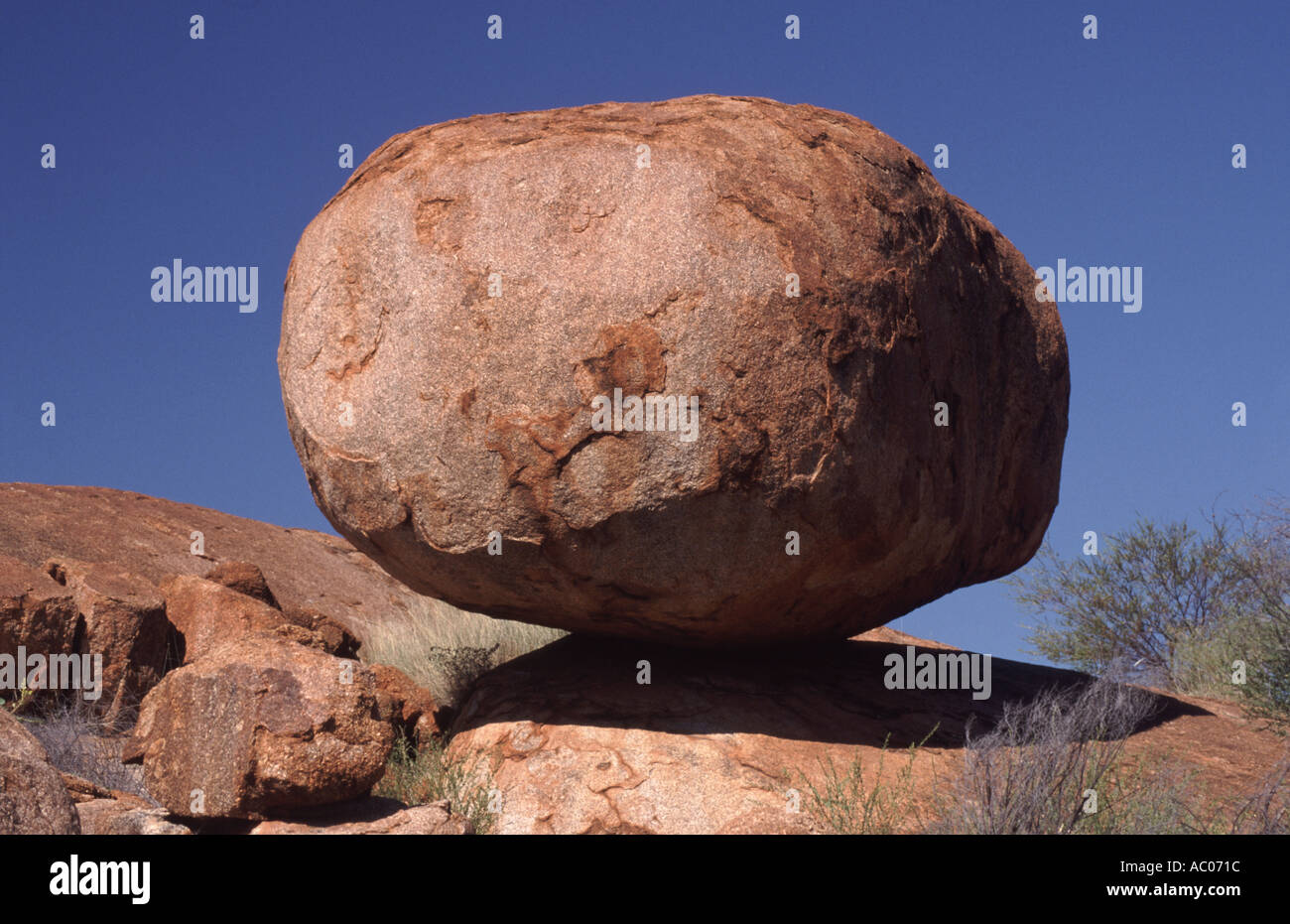 Devils marbles karlu karlu nt hi-res stock photography and images - Alamy